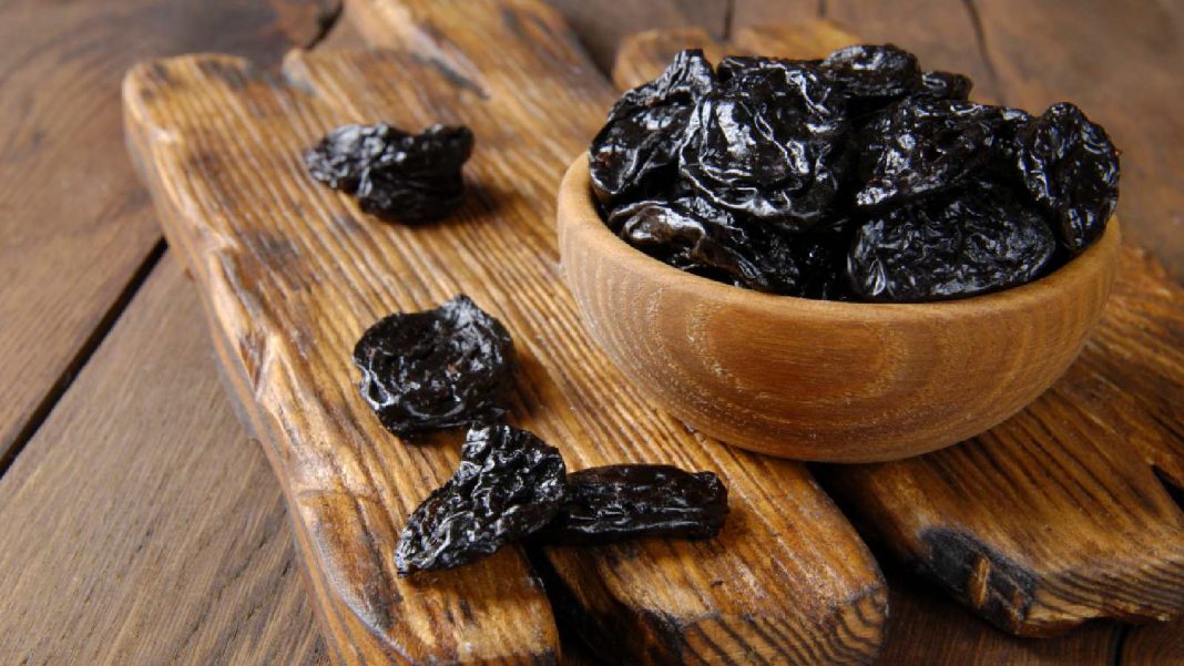 7 Health Benefits of Eating 5 Munakka Every Morning - FactsnFigs.com